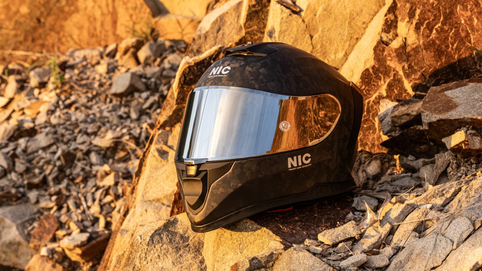 Đánh giá nón fullface NIC N02: Nhỏ gọn, hiện đại và cực kỳ bền bỉ